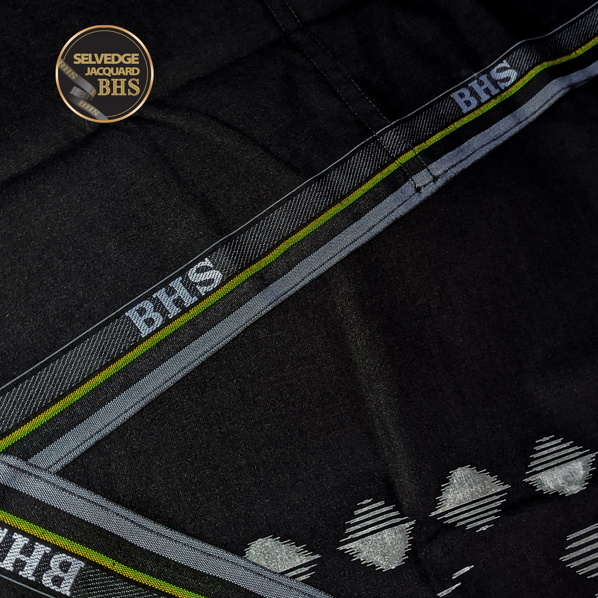 Sarung BHS Cosmo Takmir Silver Warna Hitam Polos